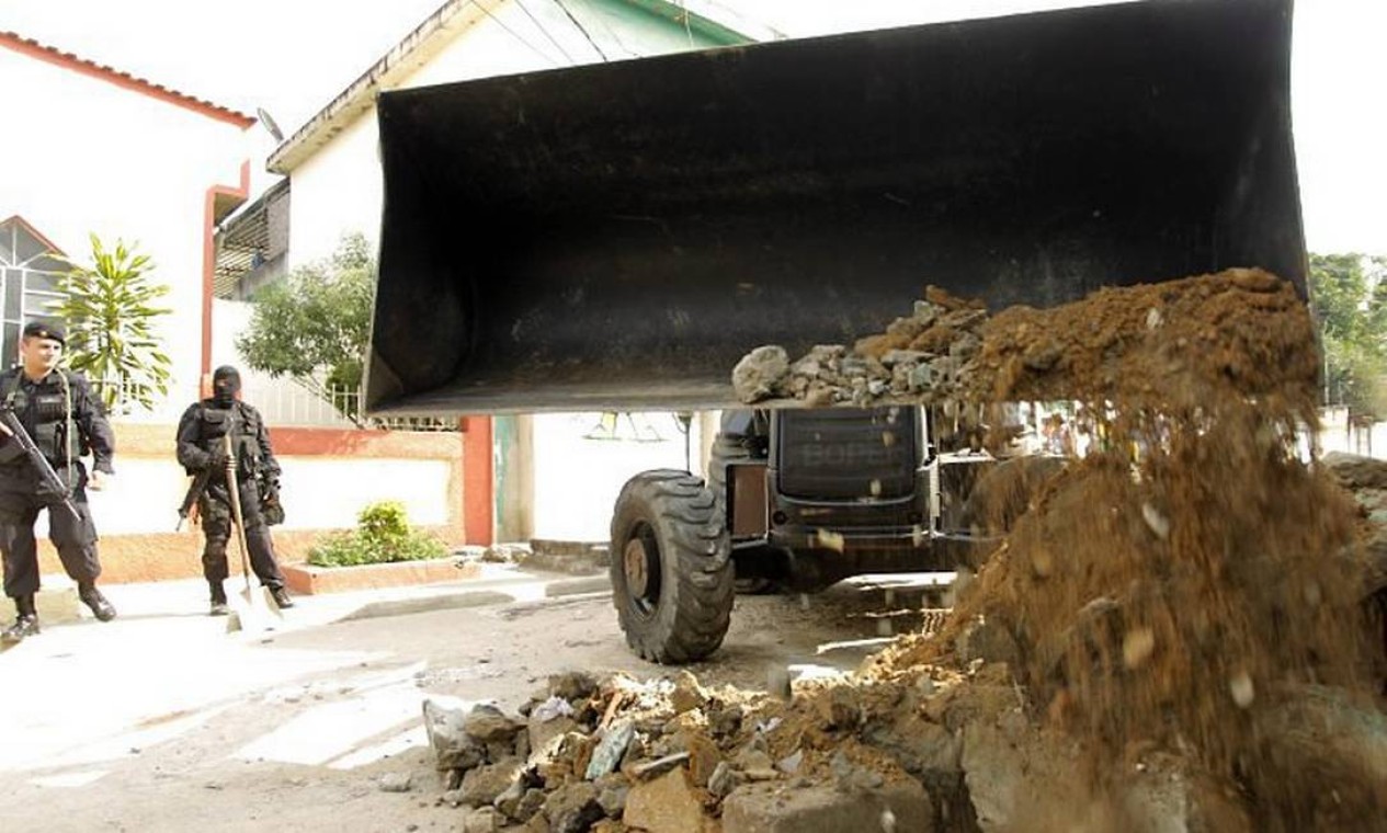 Bope faz operação na Favela da Coreia e na Vila Aliança, ambas na Zona ...