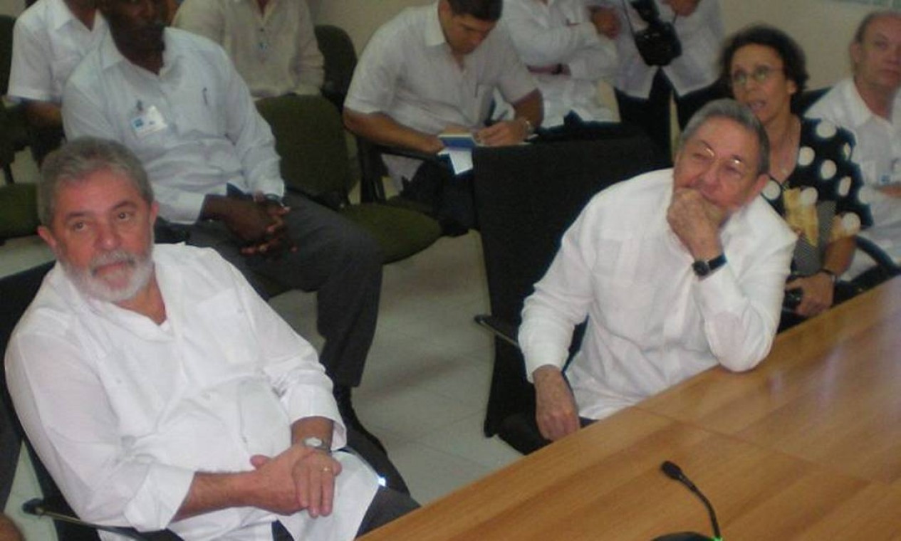 Em visita a Cuba, Lula se encontra com Raúl e Fidel Castro - Jornal O Globo