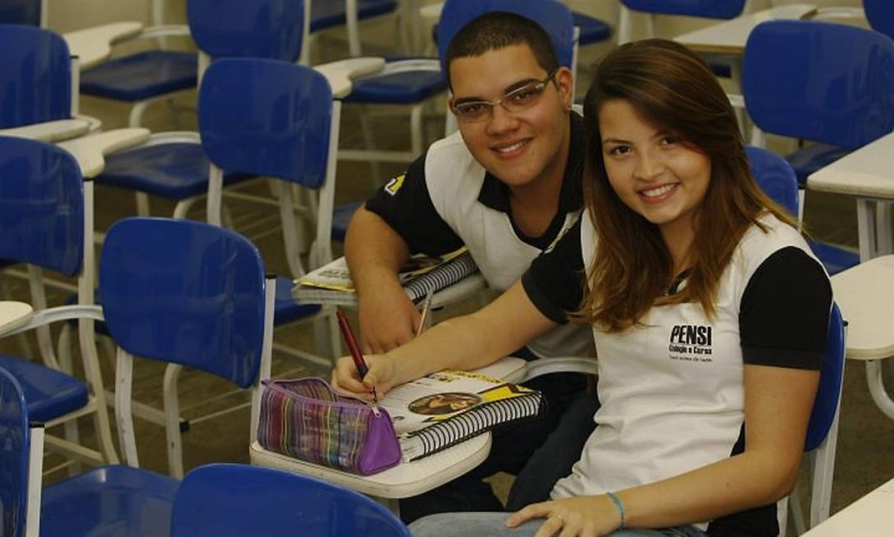 Casais que farão o exame da Uerj no Dia dos Namorados falam sobre ...