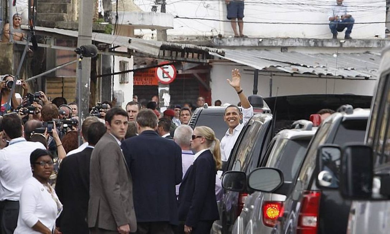 Obama surpreende e anda na rua antes de deixar a Cidade de Deus ...