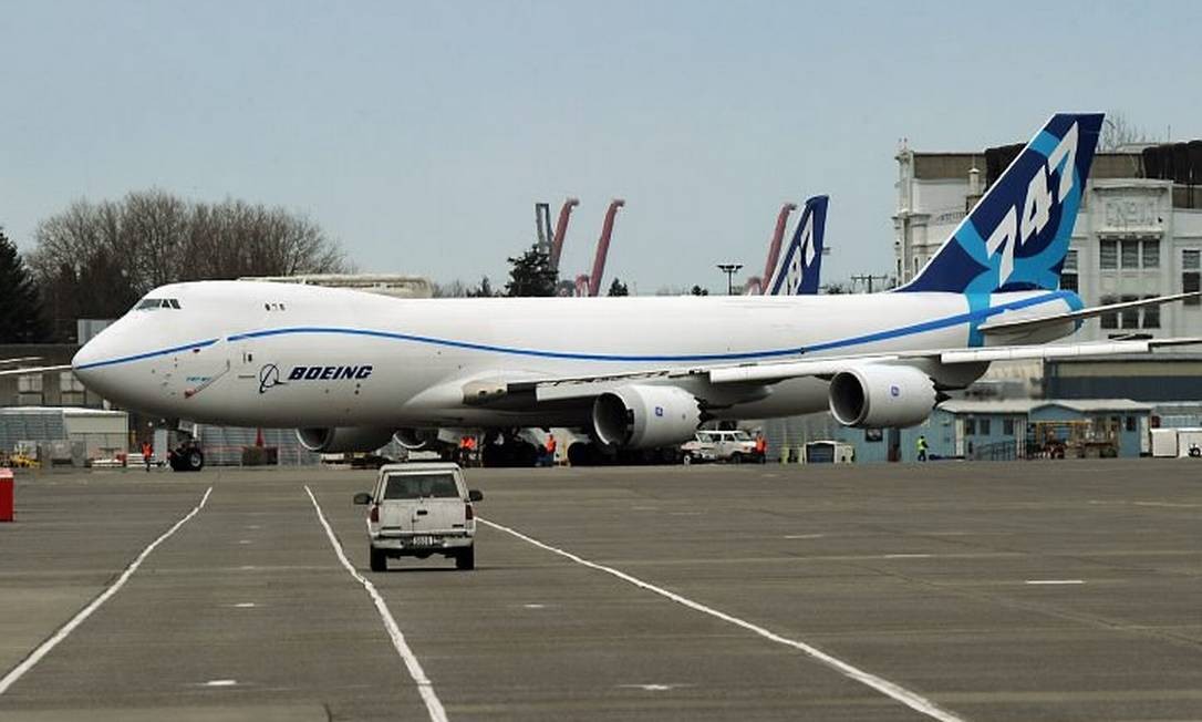 Novo jumbo da Boeing faz seu primeiro voo nos EUA - Jornal O Globo