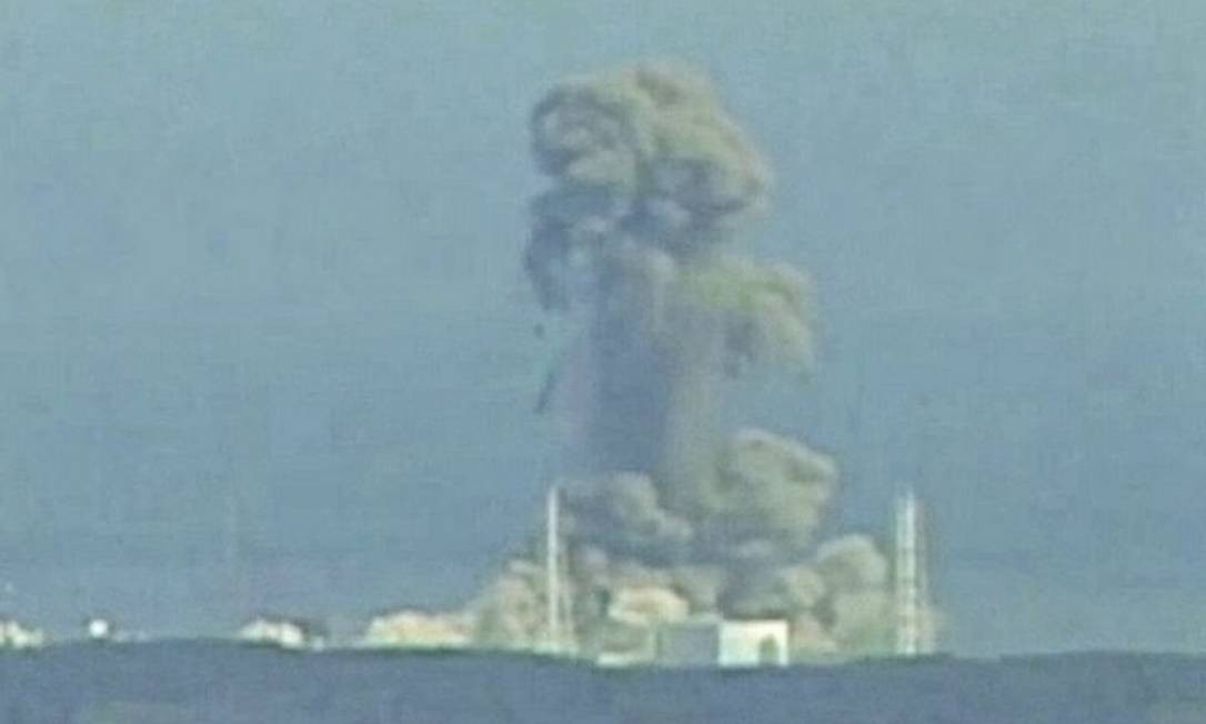 Outro tremor, alerta de tsunami e nova explosão em usina nuclear ...