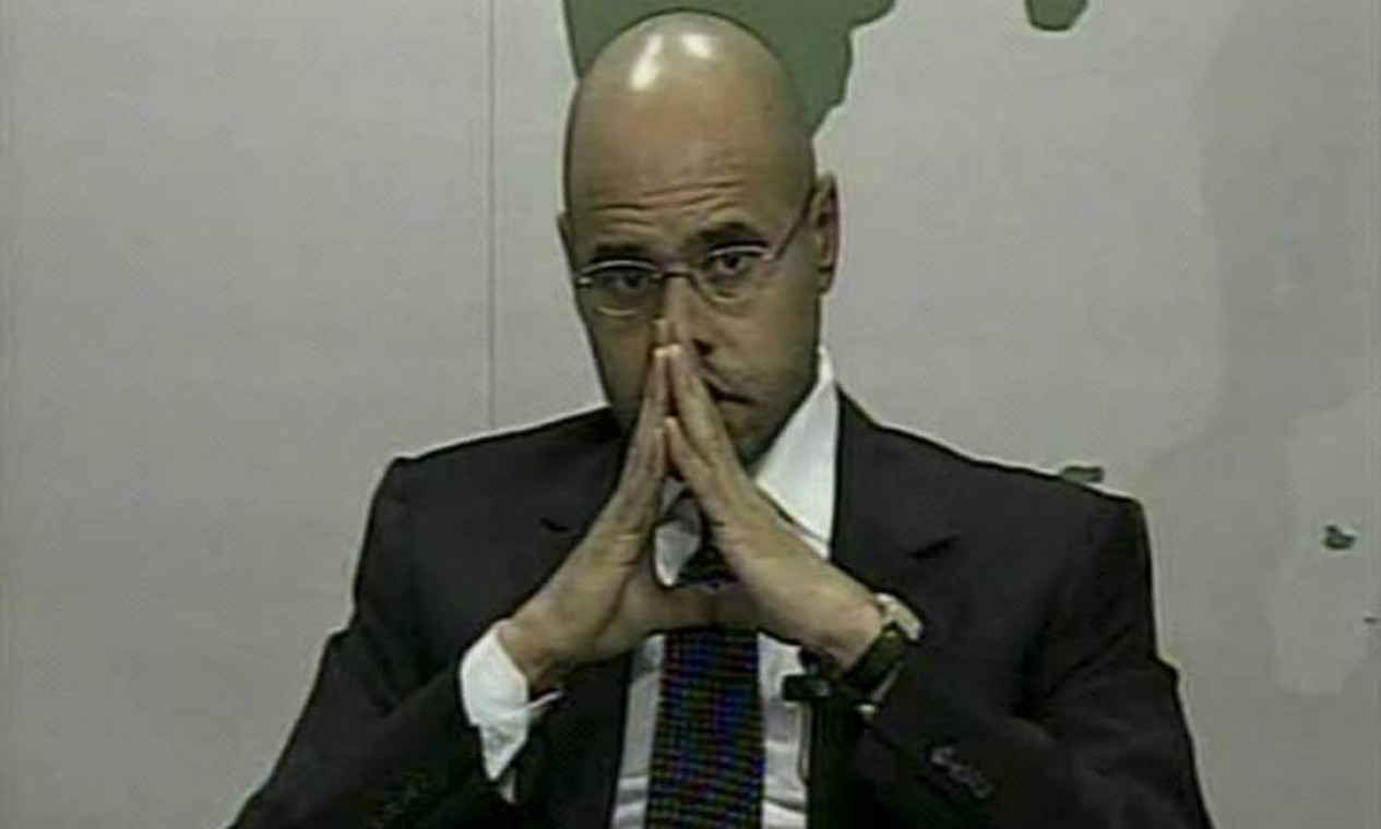 Manifestantes tomam segunda maior cidade da Líbia e filho de Muammar ...