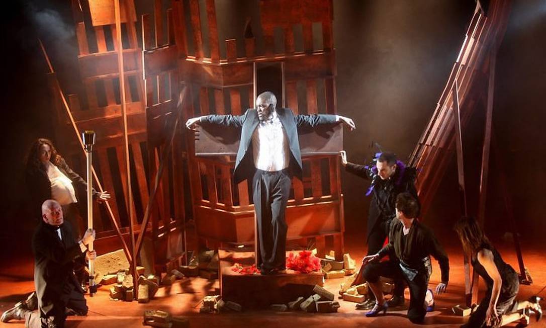 Gerald Thomas volta a Londres com o espetáculo 'Throats' - Jornal O Globo