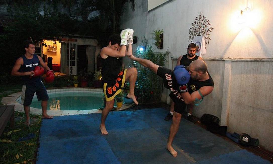 A febre do MMA extrapola as academias e invade desde quintais de casas ...