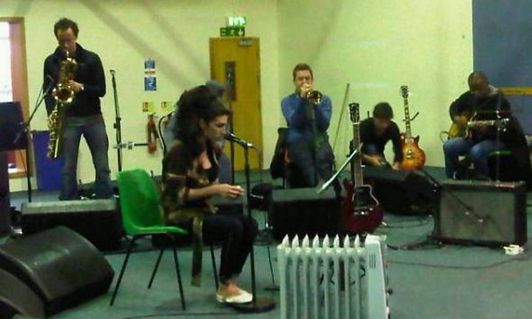 Amy Winehouse vai cantar músicas inéditas no Brasil - Jornal O Globo