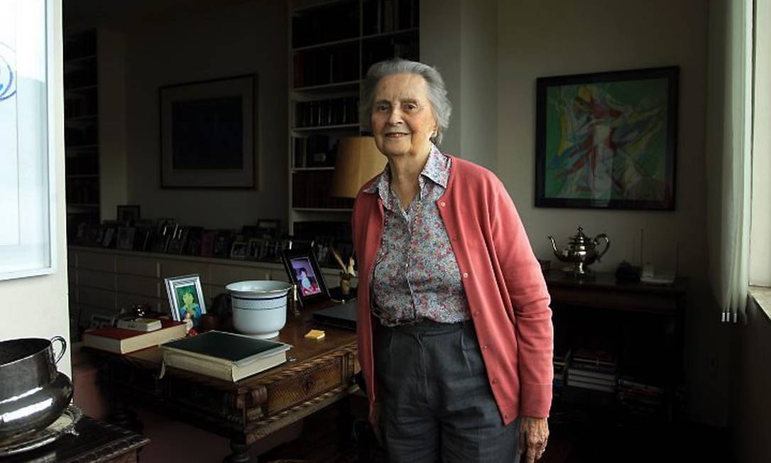 Maria Tereza esteve na festa de inauguração e Lygia ajudou a colar ...