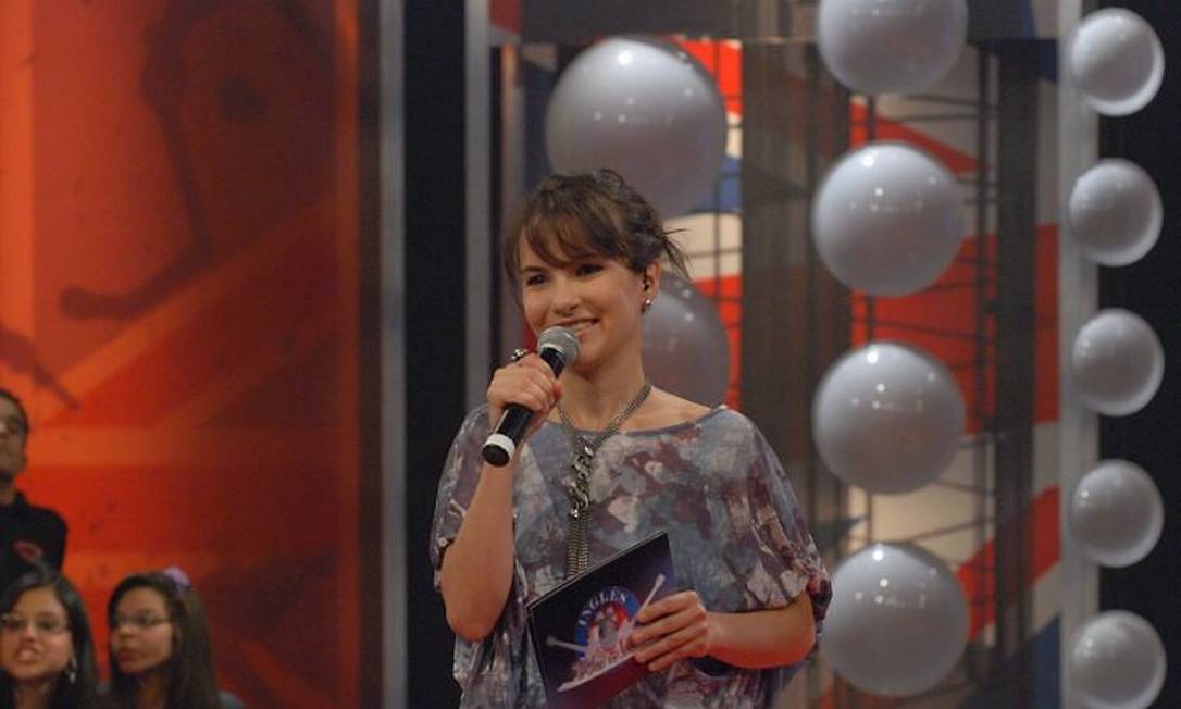 Cantora e atriz, Amanda Acosta solta a voz no programa 'Inglês com ...