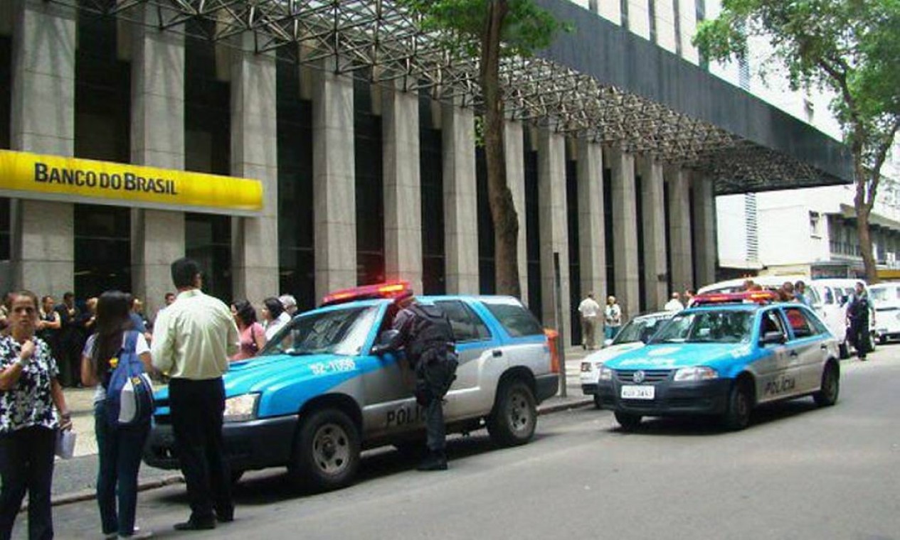 Ameaça de bomba em agência bancária assusta no Centro do Rio - Jornal O ...