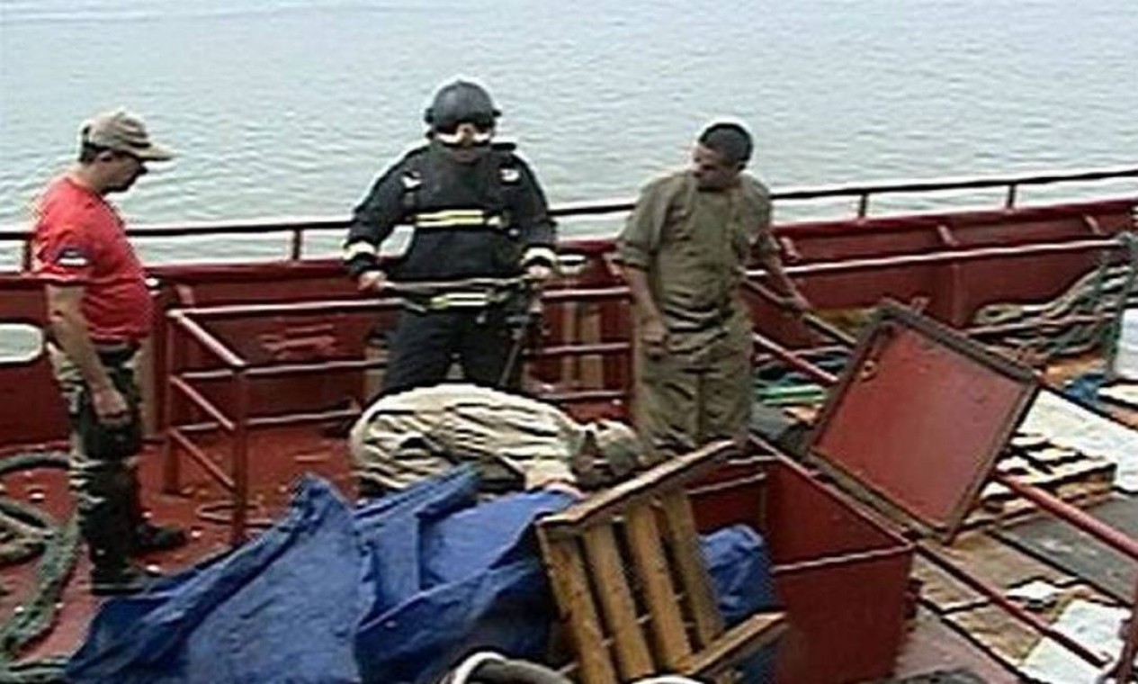 Barco explode no Porto do Recife e deixa feridos - Jornal O Globo