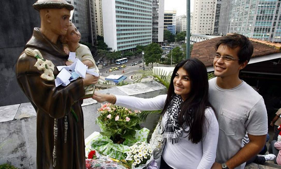 Comemoração de Santo Antônio leva 50 mil fiéis a convento no Largo da ...