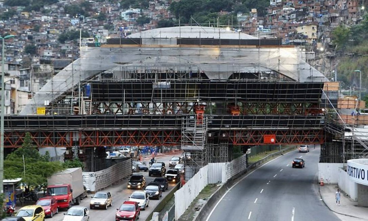 Passarela da Rocinha sobre a Lagoa-Barra, a primeira de Niemeyer sobre ...
