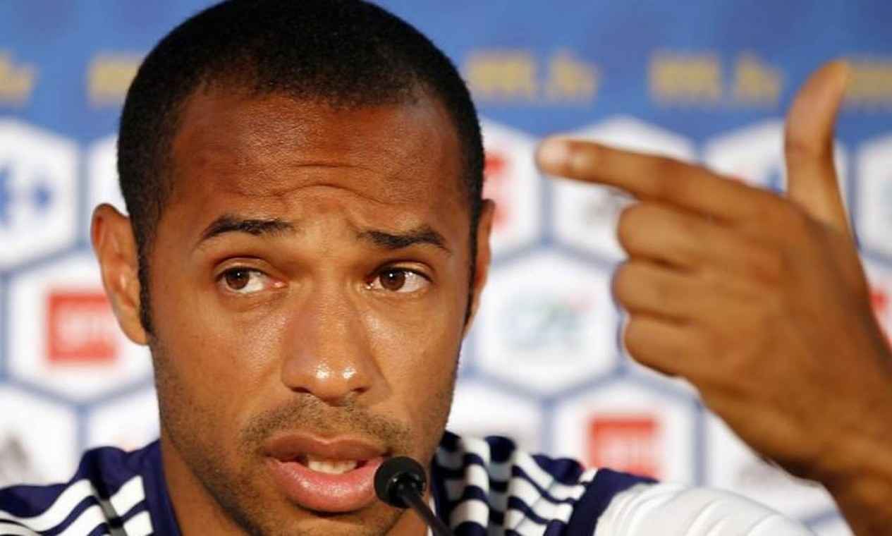 Henry, começando jogos no banco de reservas, nega polêmica com técnico ...