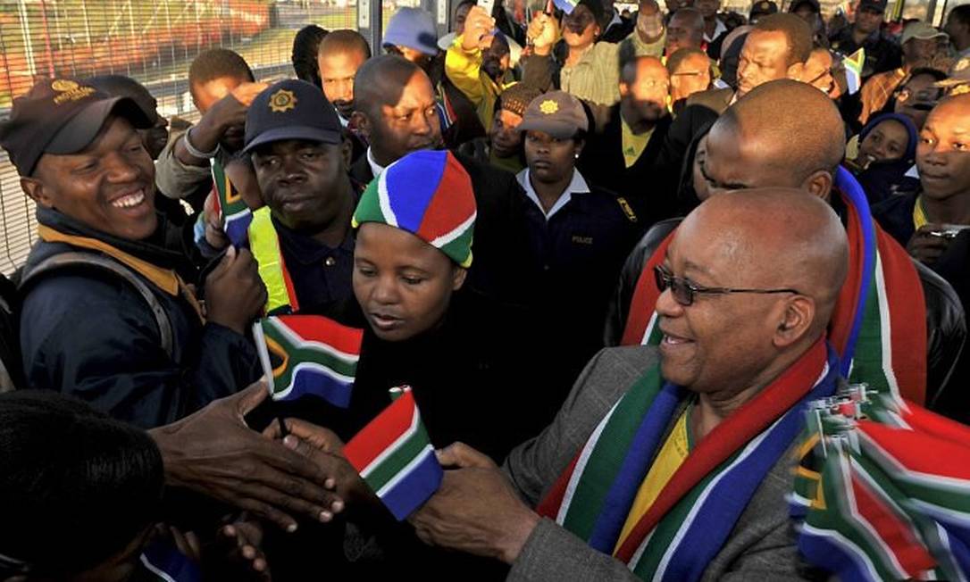 Camisa dos 'Bafana Bafana' tomam as ruas da África do Sul - Jornal O Globo