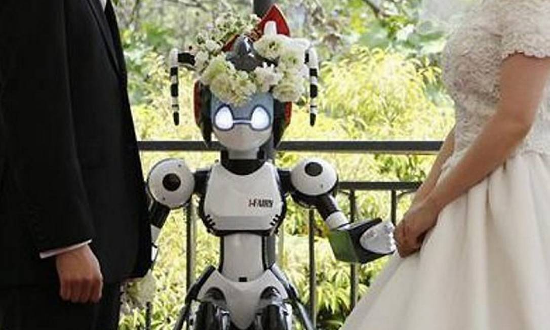 Robô realiza casamento no Japão - Jornal O Globo