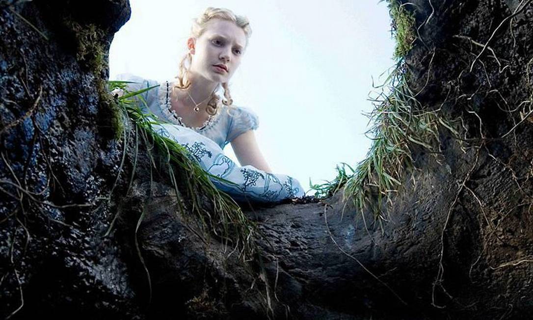 Disney adianta lançamento de 'Alice' em DVD para tentar salvar o ...