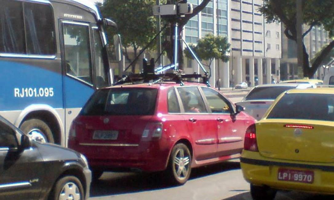 Internauta fotografa carro do Google Street View no Centro do Rio ...
