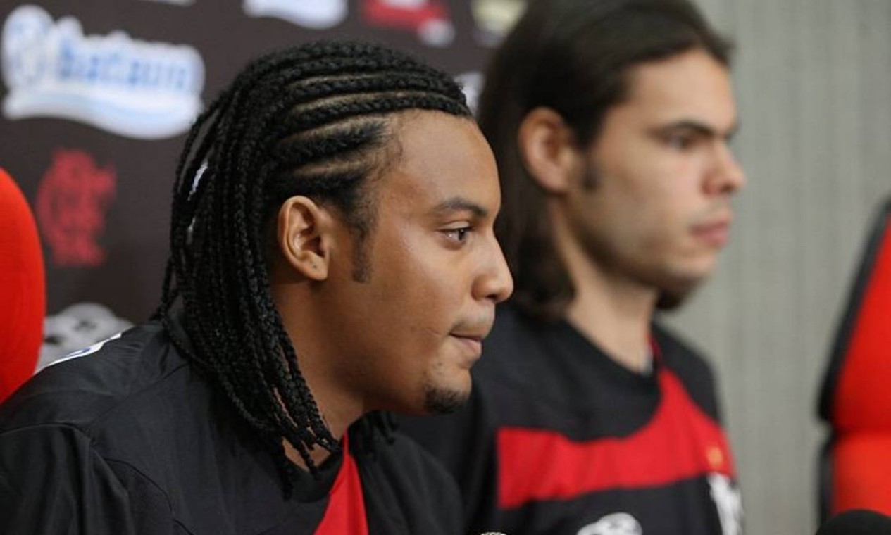 Flamengo apresenta Ramon e Rodrigo Alvim, os 'cabeludos da Gávea ...
