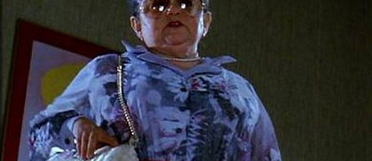 Zelda Rubinstein, atriz que viveu a paranormal de 'Poltergeist', morre ...