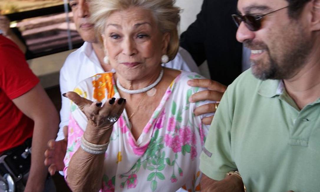 Hebe Camargo recebe alta do hospital - Jornal O Globo
