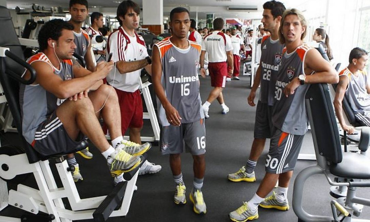 Melhor lateral do Brasileiro, Julio César se apresenta ao Fluminense ...