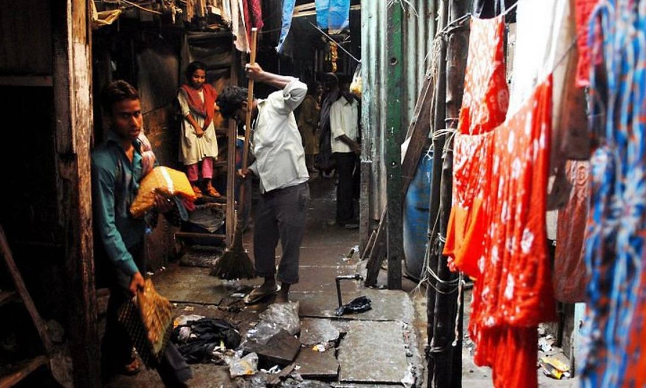 Índia: em enormes favelas, moradores usam a criatividade para enfrentar ...