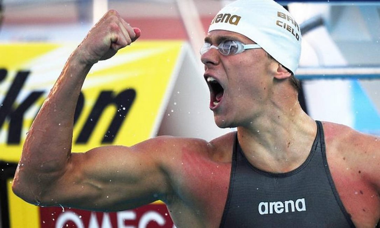 César Cielo conquista o ouro nos 100m livre e bate recorde mundial ...