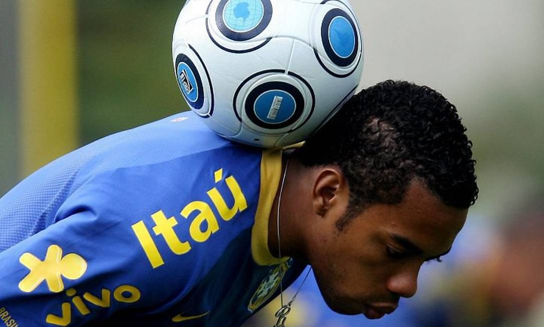 Robinho põe fim a polêmica com Pelé sobre acusação de usar drogas ...