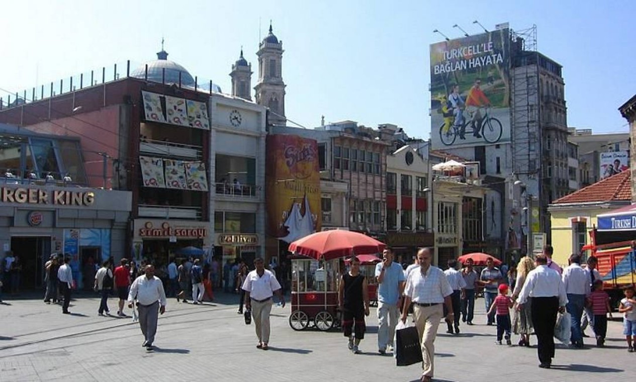 Entre a Europa e a Ásia, Turquia fascina visitantes - Jornal O Globo