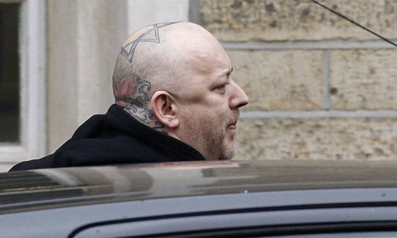 Cantor Boy George é condenado a 15 meses de prisão - Jornal O Globo