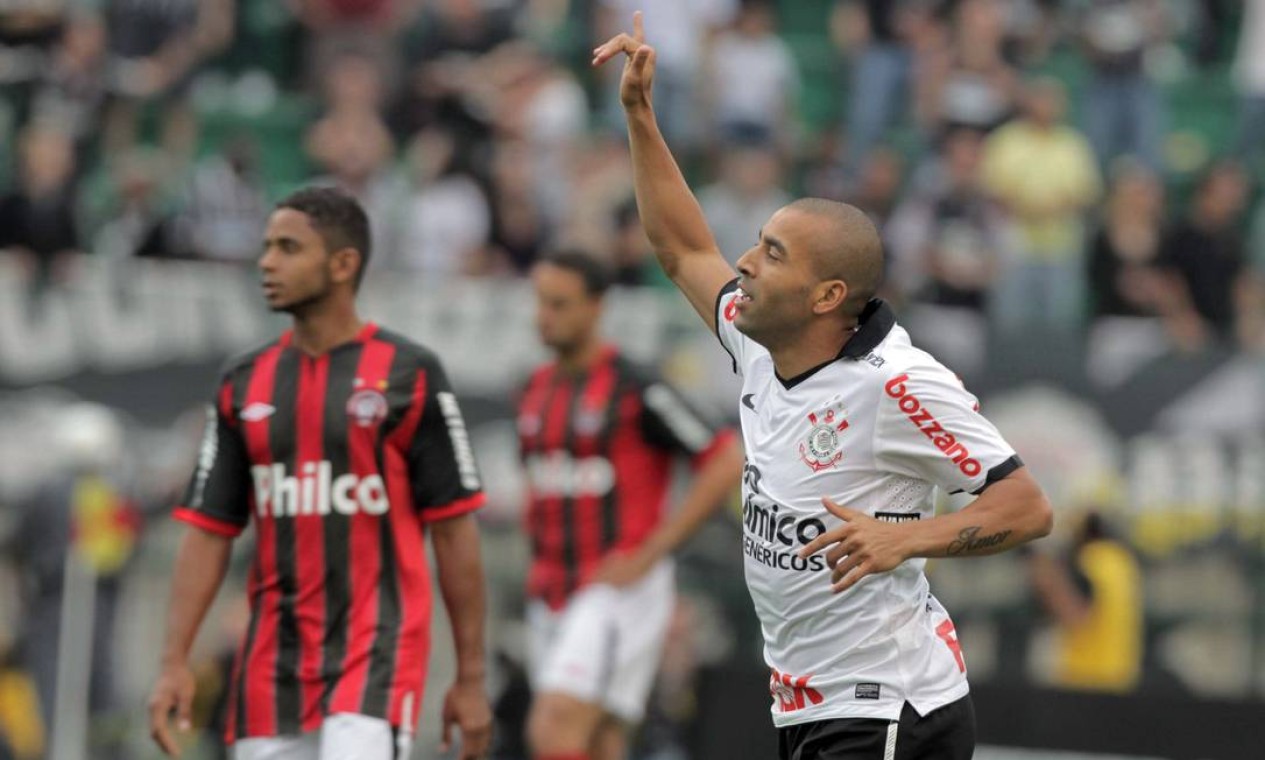 Corinthians vence e mantém a liderança - Jornal O Globo