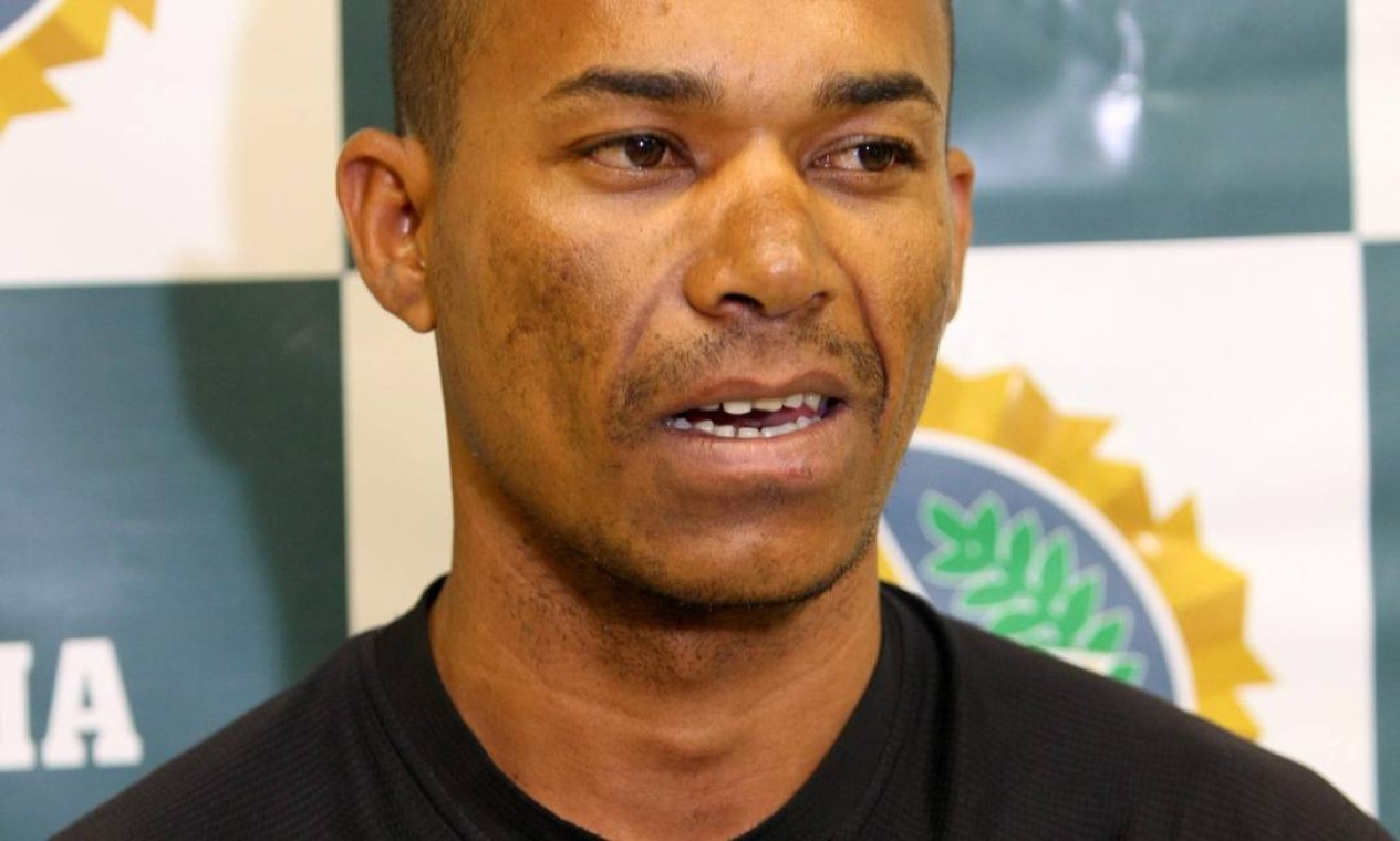 Acusado de matar modelo da Rocinha se entrega - Jornal O Globo