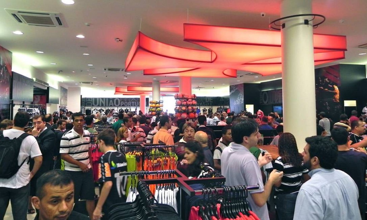 Vasco inaugura nova loja oficial - Jornal O Globo