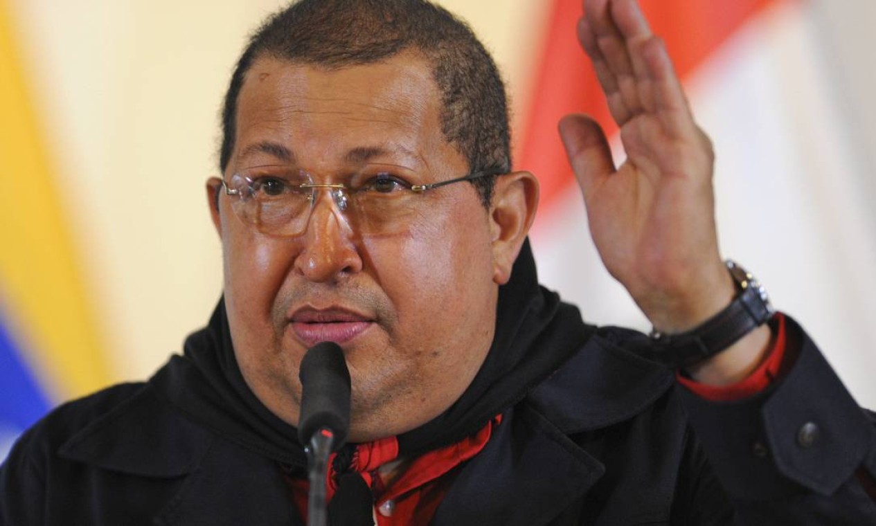 Chávez retoma programa de rádio e TV após sete meses - Jornal O Globo