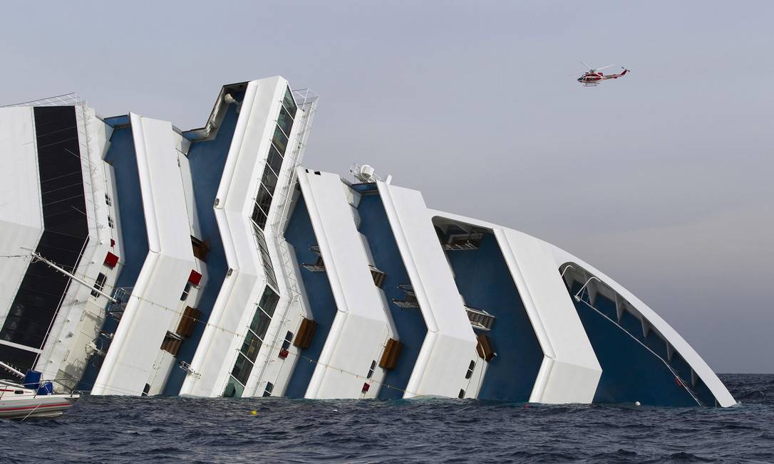 Navio volta a se mexer e operação de resgate é suspensa na Itália ...