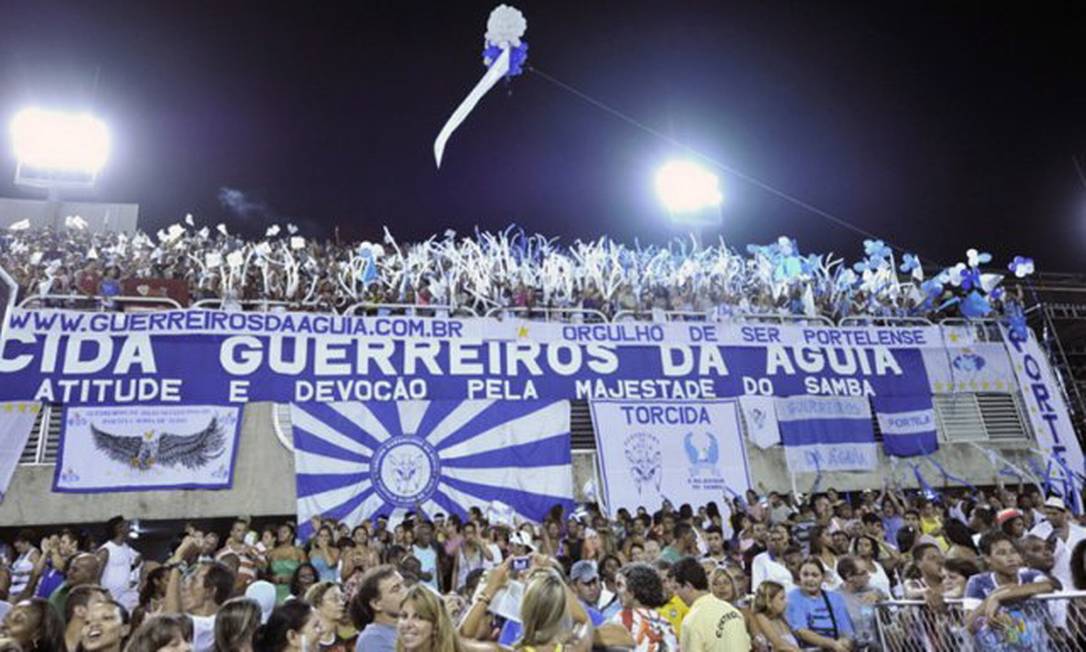 Escolas também contam com torcidas organizadas, cada vez mais fortes ...