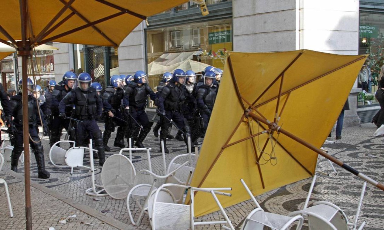 Imagens do dia de greve geral em Portugal - Jornal O Globo