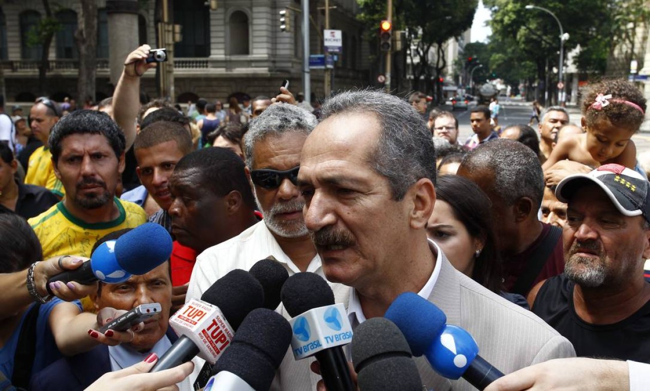 Corpo de Chico Anysio é velado no Theatro Municipal - Jornal O Globo
