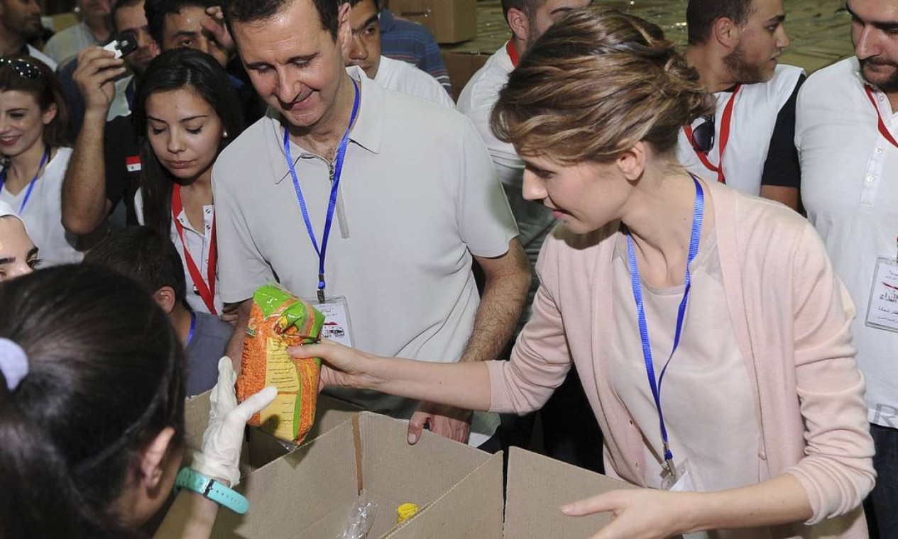 Perfil da ‘Vogue’ sobre Asma al-Assad desaparece da internet - Jornal O ...