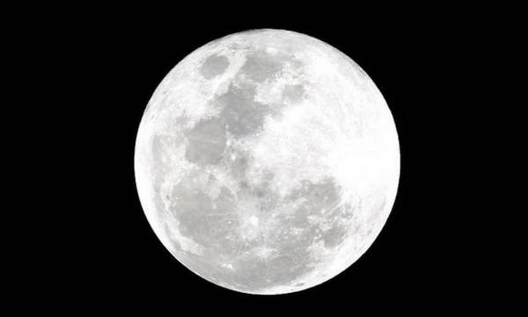 Do Brasil a Portugal, registros da lua no dia em que ela brilhará mais ...