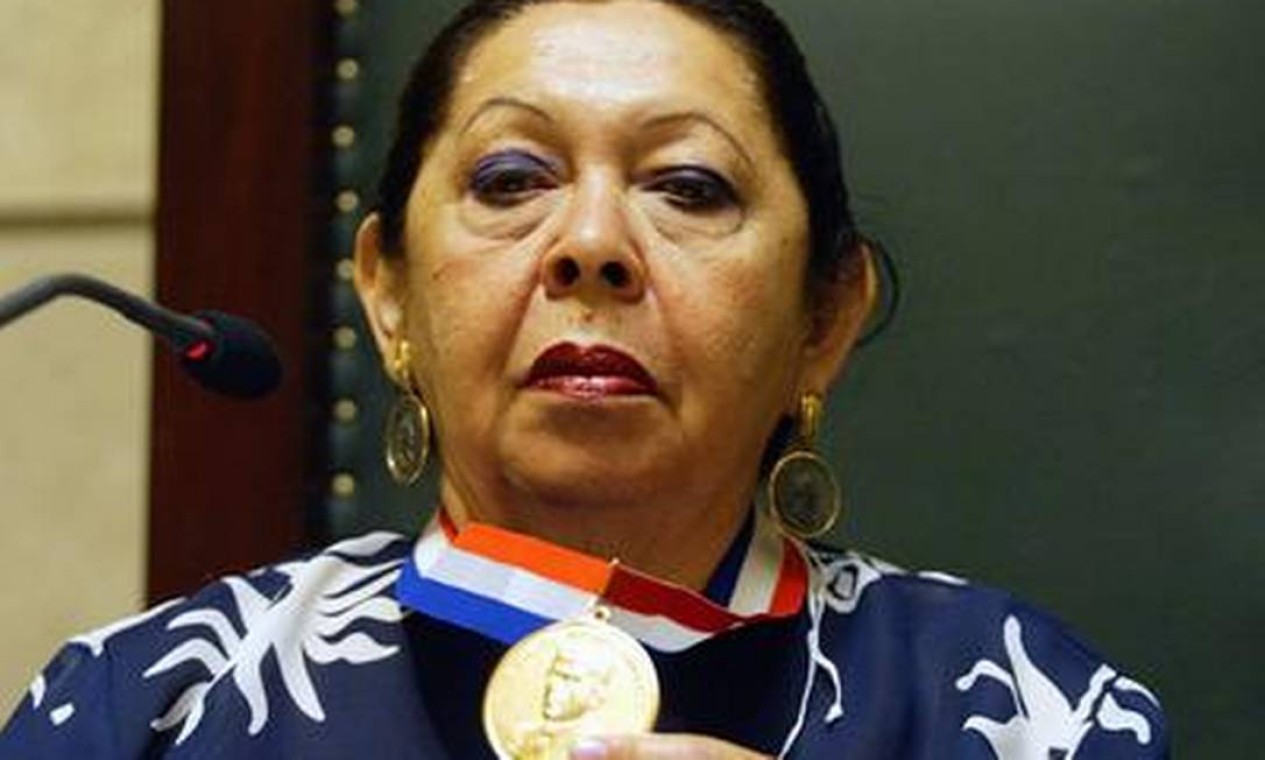 Idosa ganhou medalha da Câmara em 2006 após atirar em bandido, mas ...