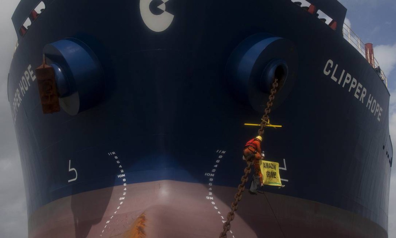 Greenpeace protesta em navio que transporta ferro-gusa - Jornal O Globo