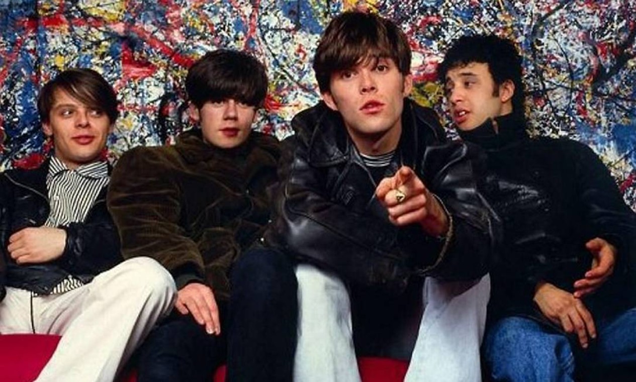 Após 15 anos, Stone Roses sobem ao palco e levam fãs ao delírio ...