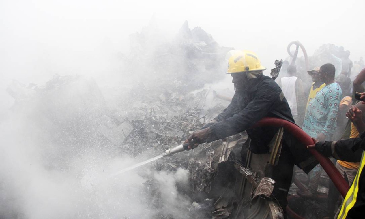 Imagens da tragédia em Lagos, na Nigéria - Jornal O Globo