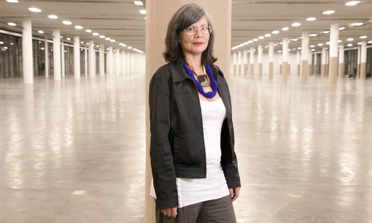 A artista Maria Thereza Alves será uma das quatro brasileiras na ...