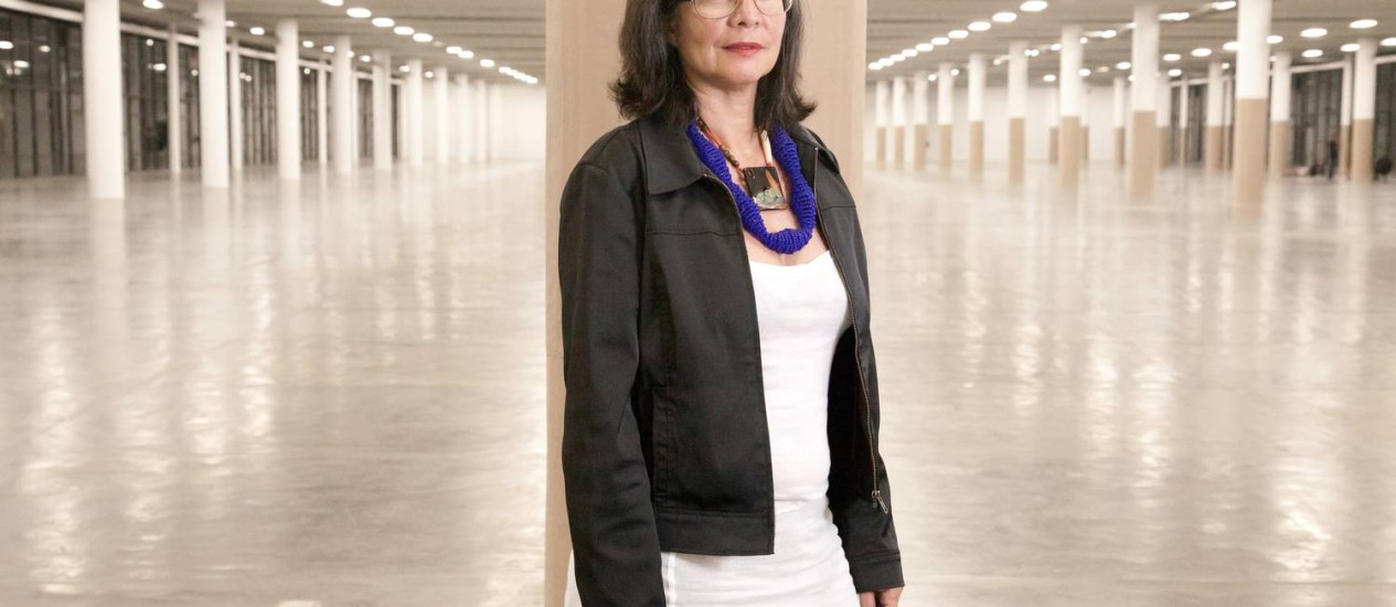 A artista Maria Thereza Alves será uma das quatro brasileiras na ...
