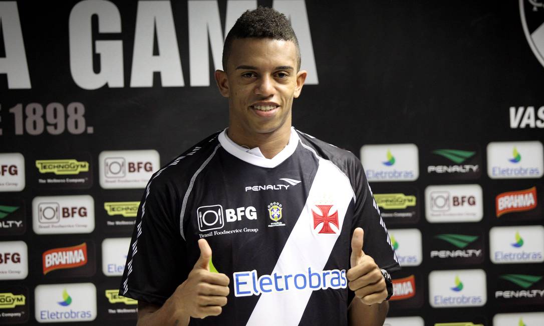 Reforço do Vasco na lateral esquerda, William Matheus é apresentado ...