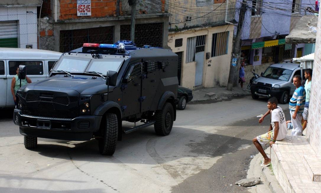Bope inaugura novos caveirões durante ocupação de favelas no Complexo ...