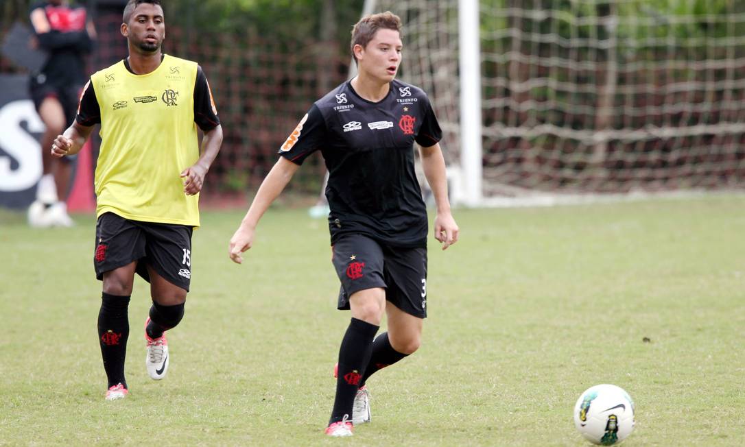 Adryan vê ‘estreia’ e recomeço no ataque do Flamengo - Jornal O Globo