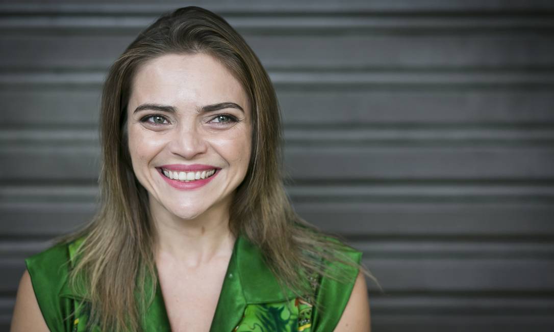 Titina Medeiros se inspira em travesti para ‘Cheias de charme’ - Jornal ...